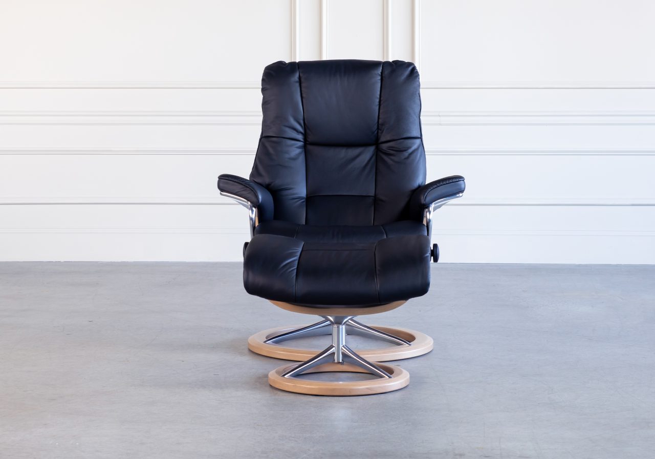 Stressless Mayfair Signature Swivel Leather Recliner | ScanDesigns