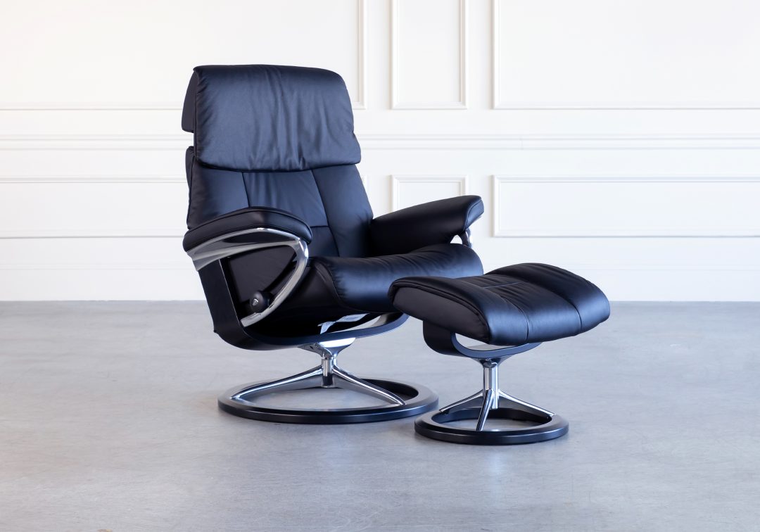 Stressless Ruby Signature Swivel Leather Recliner | ScanDesigns Furniture