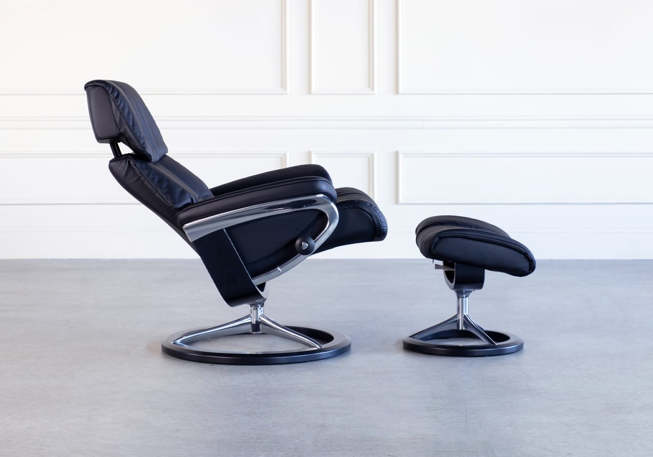 Stressless Ruby Signature Swivel Leather Recliner | ScanDesigns Furniture