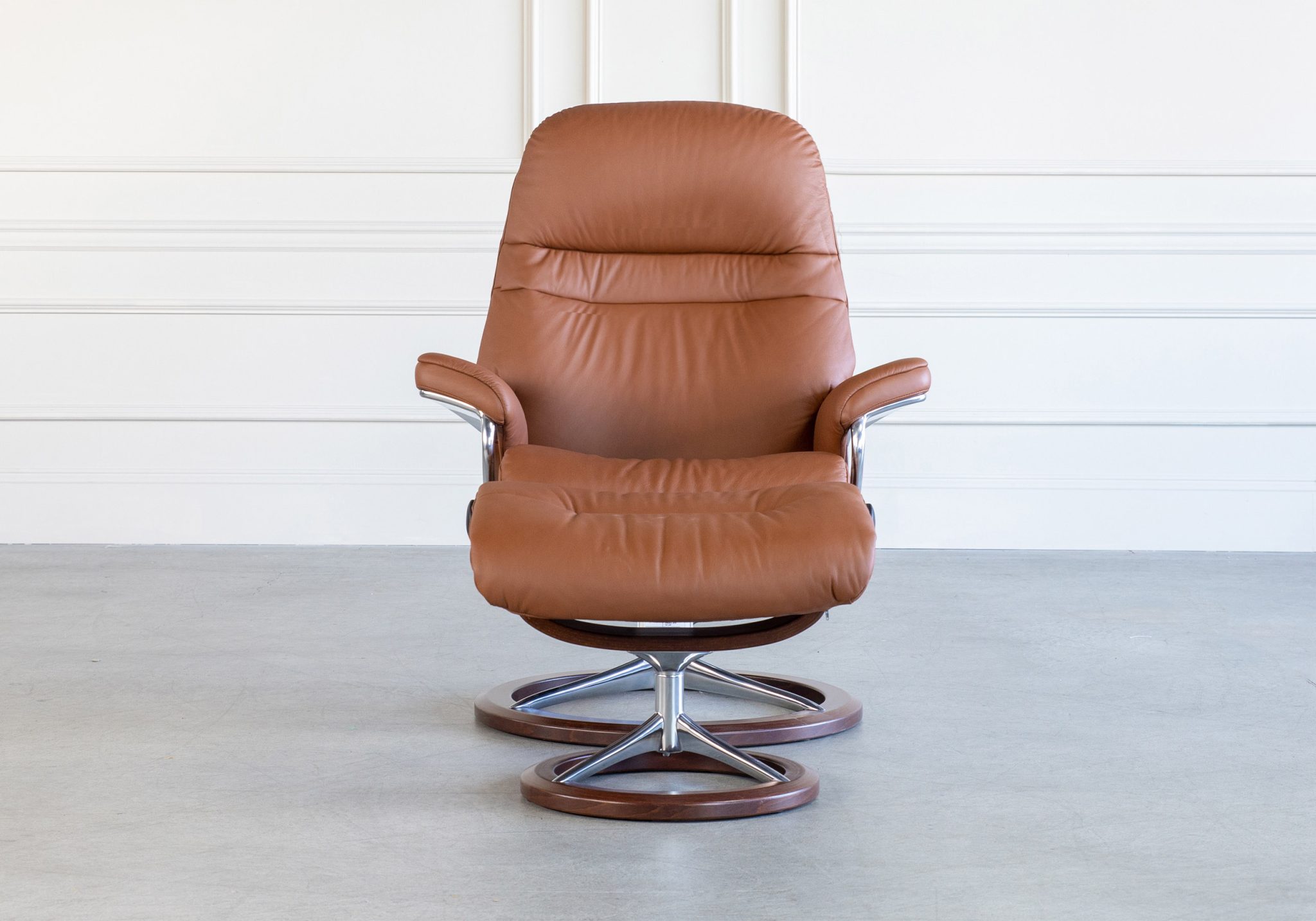 Stressless Sunrise Signature Swivel Leather Recliner | ScanDesigns
