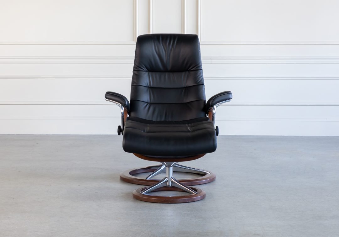 Stressless Opal Signature Swivel Leather Recliner | ScanDesigns Furniture