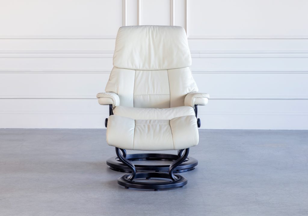 Stressless Ruby Classic Swivel Leather Recliner | ScanDesigns